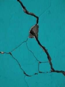 Warning signs indicating that buildings are about to collapse | INJ ...