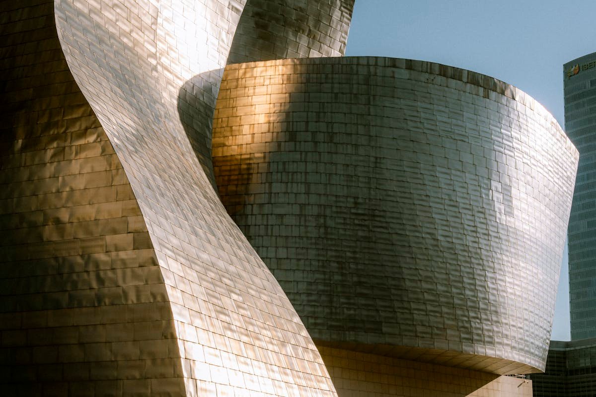 Sculptural Architecture: Fusing Art with Functionality