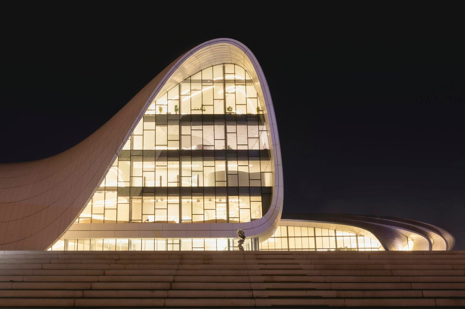 Sculptural Architecture: Fusing Art with Functionality