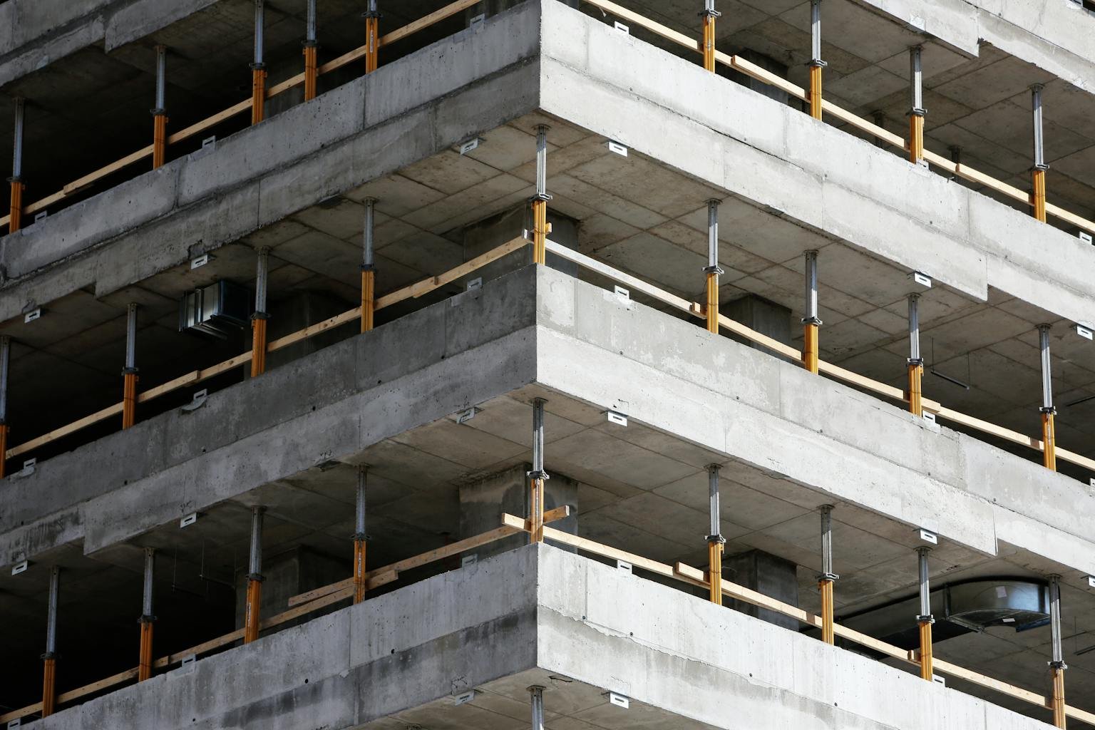 Concrete in Architecture: Properties, Uses, and Environmental Impact
